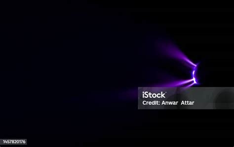 고전압으로 인한 두 전극 사이의 코로나 방전 효과 전기 아크 및 공기 이온화 개념 0명에 대한 스톡 사진 및 기타 이미지 0명 건강관리와 의술 고압 전류 주의