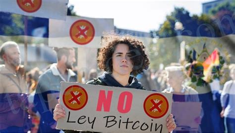 Los Salvadoreños Protestan Por La Adopción De Bitcoin Como Moneda Oficial