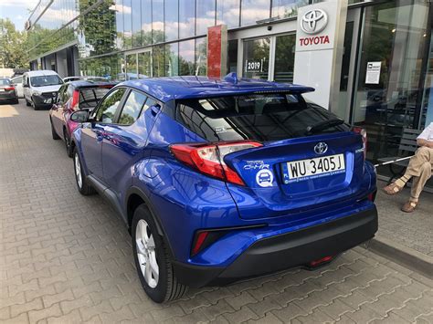 Toyota C HR Hybryda Wynajem Auta Bez Kaucji MobiCars