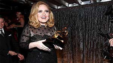 Meski Hamil Adele Tetap Garap Album Baru Showbiz