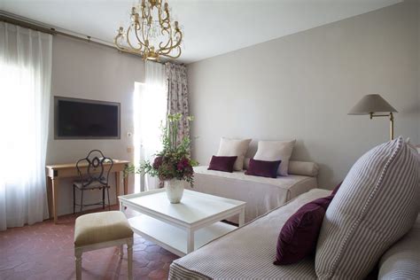 Book family suite in Provence Château de Fonscolombe Provence