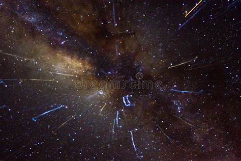 Estrellas Y Fondo Estrellado Del Negro Del Universo De La Noche Del