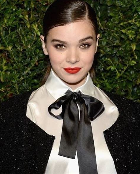 Hailee Steinfeld Feb2017 Women Bow Tie Women In Ties Hailee Steinfeld