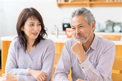 【60歳代の二人以上世帯】貯蓄額「平均と中央値」はいくら？〈令和7年度最新〉老齢年金の年金額は？「マクロ経済スライド」が3年度連続で発動