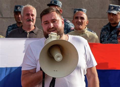 Мика Бадалян и Парух Караглух статус кво Aliq Media Armenia
