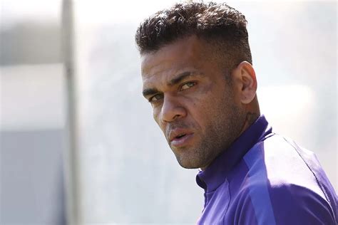 Hacienda Debe Devolver 1 2 Millones De Euros A Dani Alves Dinero Con