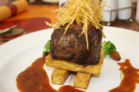 구운 미국 쇠고기 안심 스테이크와 감자 브로콜리 바베큐 소스 마감 0명에 대한 스톡 사진 및 기타 이미지 0명 감자 요리 감자튀김 Istock