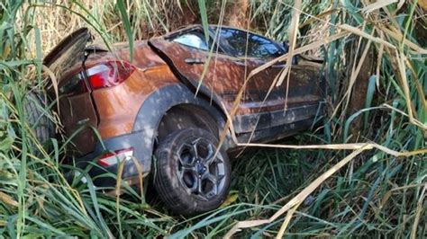 Carro Cai Em Ribanceira E Condutor Fica Gravemente Ferido Na BR 381