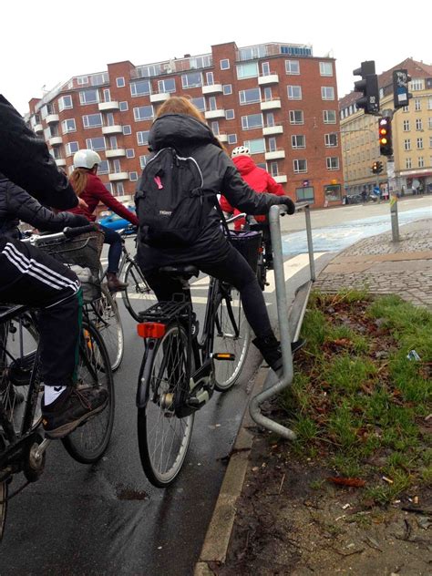 Les premiers feux du monde utiles aux cyclistes Isabelle et le vélo