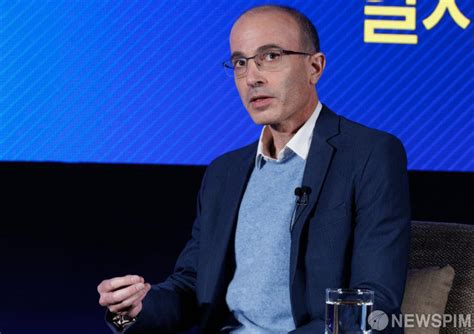 발언하는 유발 하라리