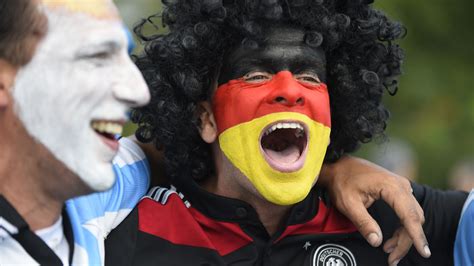 Así vivieron los hinchas argentinos y alemanes la final Infobae