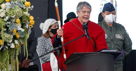 El Presidente De Ecuador Recibió El Bastón De Mando De Nacionalidad
