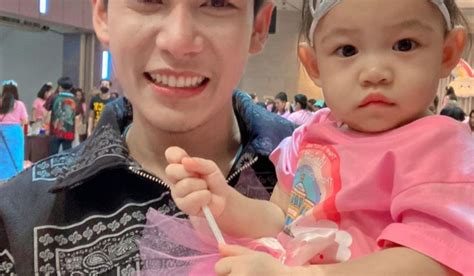 รวมรูปภาพของ ครูเต้ย โพสต์ซึ้ง ขอโทษลูกสาว ที่ผ่านมาทำให้หนูไม่ได้ใช้
