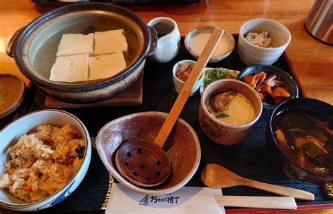Toi トワ On Twitter お昼は五十鈴川沿いのおとうふ屋さんで、大好物のお豆腐を湯豆腐で頂きます😊