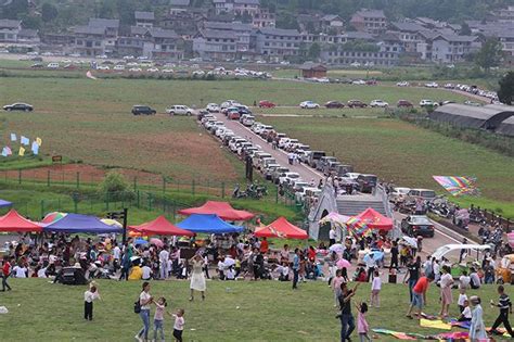 五一小长假期间，贵州独山天洞景区游客人数超20万
