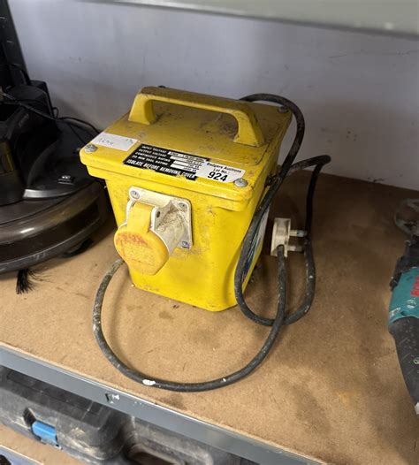 110v Transformer Block Badgers Auctions On Site And Online Auctions 110v Transformer Block Badgers Auctions On Site And Online Auctions