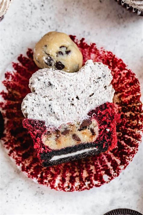 Oreo Cookie Dough Stuffed Red Velvet Cupcakes Queenslee Appétit