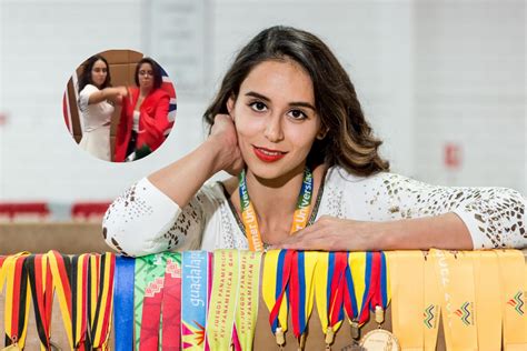 ¿quién Es Elsa García Exgimnasta Que Lanzó La Bandera De México Al