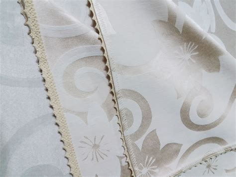 Fata De Masa Cu Servetele De Damasc Cu Broderie Aplicata 220x140