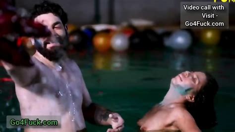 Holi Me Sexy Girlfriend Ke Sath Kiya Ganda Kaam Swimming Pool Me Sex