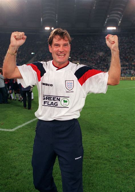 Download Glenn Hoddle Football Field Cheering Wallpaper