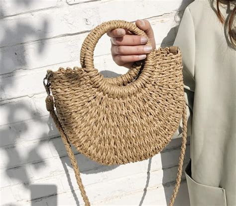 Sac à Bandoulière Demi Rond Tissé En Rotin