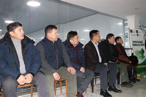 Vip76 Mn Үйлдвэржилтийн бодлогын байнгын хорооны гишүүд орон нутгийн үйлдвэрүүдтэй танилцаж байна