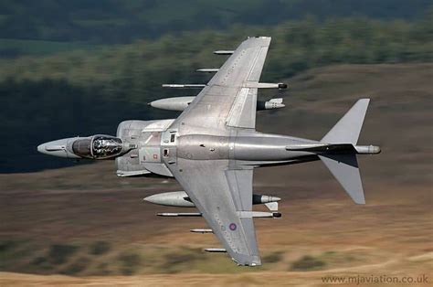 Av 8b