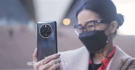 This is the best camera phone according to Dxomark and we agree Video revü