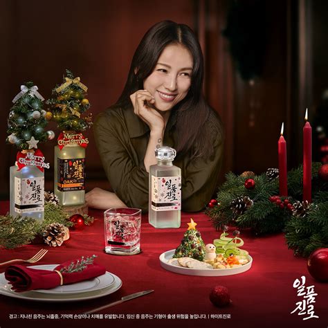 일품진로 ⠀ 깊이 있는 향과 풍미의 일품진로 오크25에 달콤하면서도 쌉싸름한 커피를 더해 완성한 비주얼부터 맛있는 일품칵테일 ☕🍪 칵테일 한 모금 쿠키 한 입 와그작