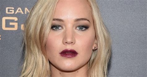 헝거게임 제니퍼 로렌스 블랙 시스루 드레스로 시크한 매력[md할리우드]