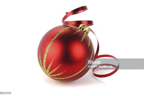 외동 레드 및 골드 Bauble 리본상 흰색 바탕에 그림자와 0명에 대한 스톡 사진 및 기타 이미지 0명 금색 단일 객체