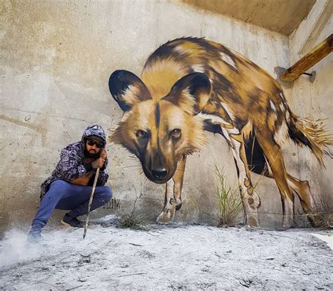 نقاشی حیوانات غول‌پیکر بر دیوارهای شهر کجارو