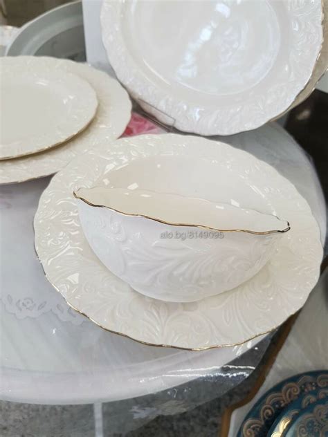 Красив порцеланов сервиз за хранене със златен кант 26 части Съдове Сервизи Прибори