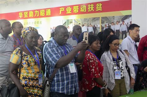 “一带一路”国际官员企业行活动—走进华坚集团 中非民间商会官方网站