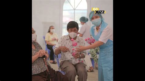 មែរ ប៊ែវើរីជីស ឧបត្ថម្ភទឹកបរិសុទ្ធ កម្ពុជា ដល់មន្ទីរពេទ្យចាក់វ៉ាក់សាំងជូនមនុស្សចាស់ទូទាំងរាជធានី