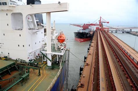 连云港港30万吨级矿石码头试投产运行良好