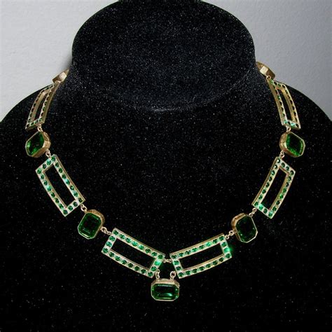 Vintage Art Deco Emerald Green Rhinestone Necklace