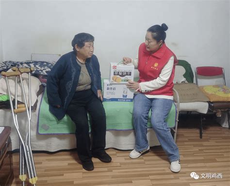 滴道区东兴街道新华社区开展“情暖中秋迎国庆 浓浓关怀暖人心”双节慰问活动居民辖区群众