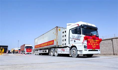 中吉乌多式联运通道陆海新通道测试班列从喀什发车澎湃号·政务澎湃新闻 The Paper