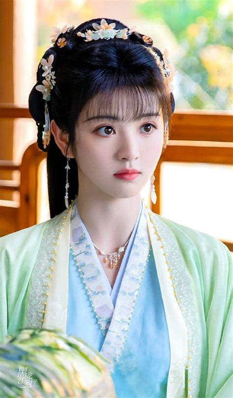 ปักพินในบอร์ด Tian Xiwei คนสวย ไอเดียทรงผม สาวสวย