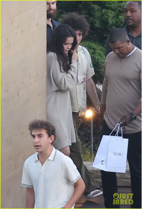 Selena Gomez And Benny Blanco Share Sweet Kiss During Date Night In