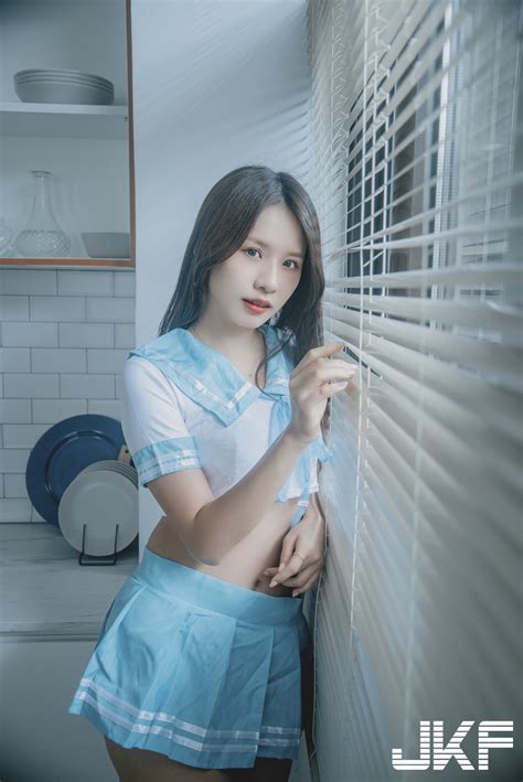 【ev女孩】制服美少女「趙趙」火辣脫衣解放，「緊實有致的胴體」超迷人！ Ev撲克官網