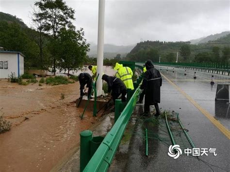 甘肃成县遭遇强降水 河水暴涨山体落石塌方 天气图集 中国天气网