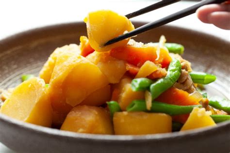 肉じゃがを作る時にしてはいけないng行為6つ！不味くなってしまう理由と美味しく作るコツとは？ シュフーズ