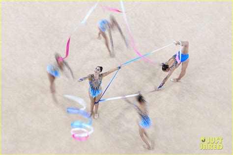 Simone Biles Shows Off Insane Abs With Aly Raisman During Rio Beach Day