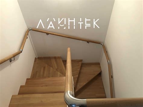 Деревянный пристенный поручень в Екатеринбурге ЛайнТек