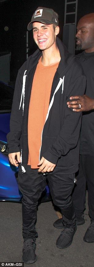 Justin Bieber Had A Threesome With British Model Laura Carter Daily Mail Online