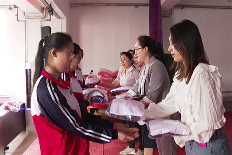 六一儿童节前夕 县妇联走进特殊教育学校传递温暖