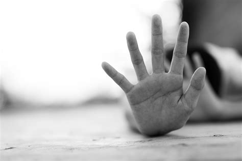 Em 24 Dos Casos Estupro é Cometido Por Pais Ou Padrastos Notícias